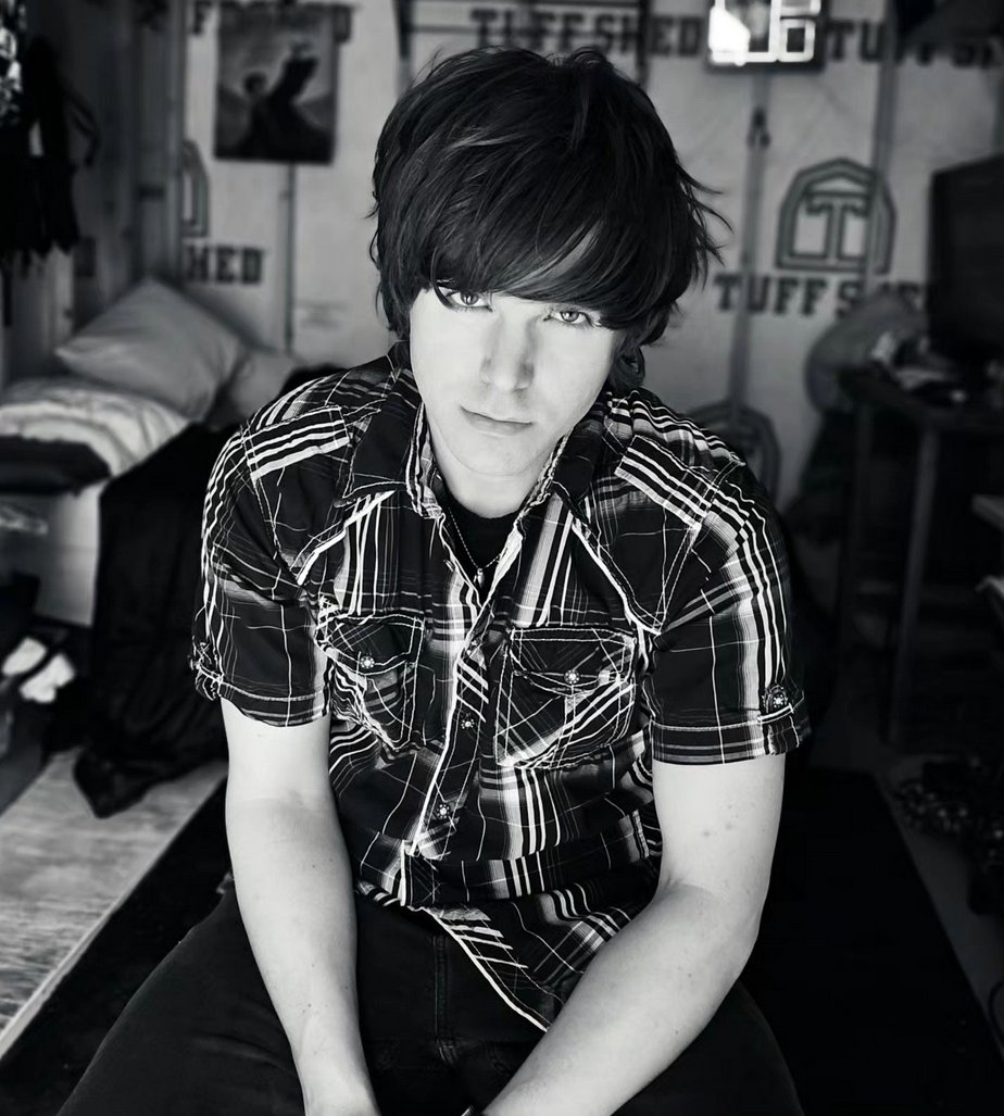 Onision / James Gregory Jackson / Gregory James Daniel/Jackson/Avaroe ...