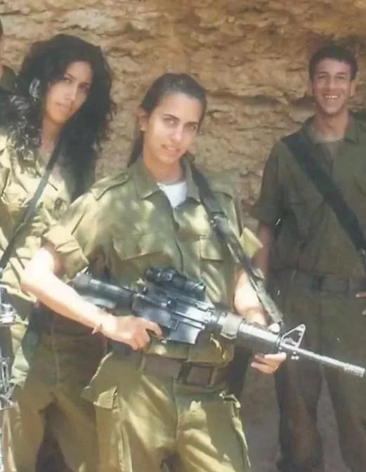 Anisa Riyadh Jomha / @anisajomha & iDubbbz / Ian Kane Jomha / Ian Kane ...