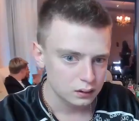 Russian Streamer reeflay (Stas Reshetnikov) streams with his girlfriend ...